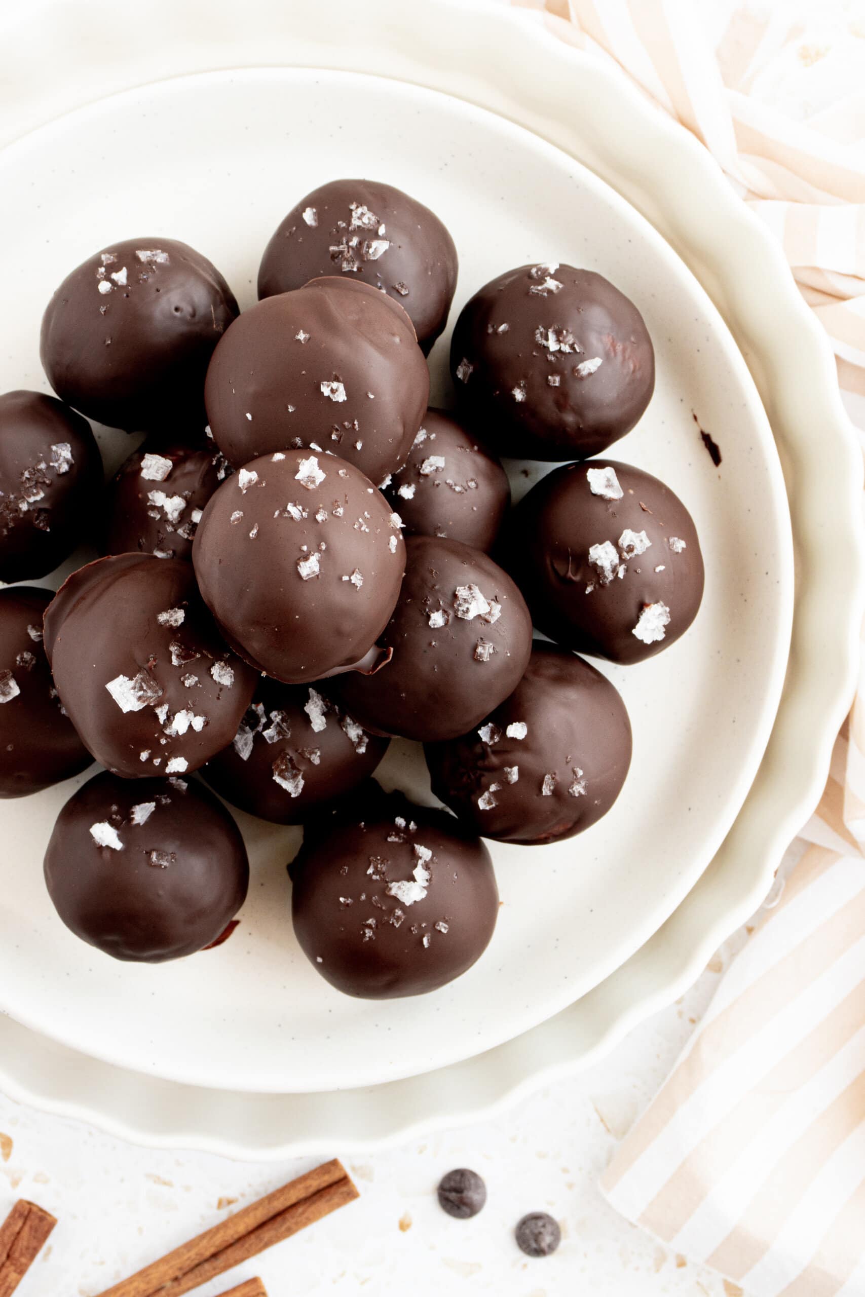 No-Bake Pumpkin Pie Bliss Balls Recipe - Oh Snap Macros