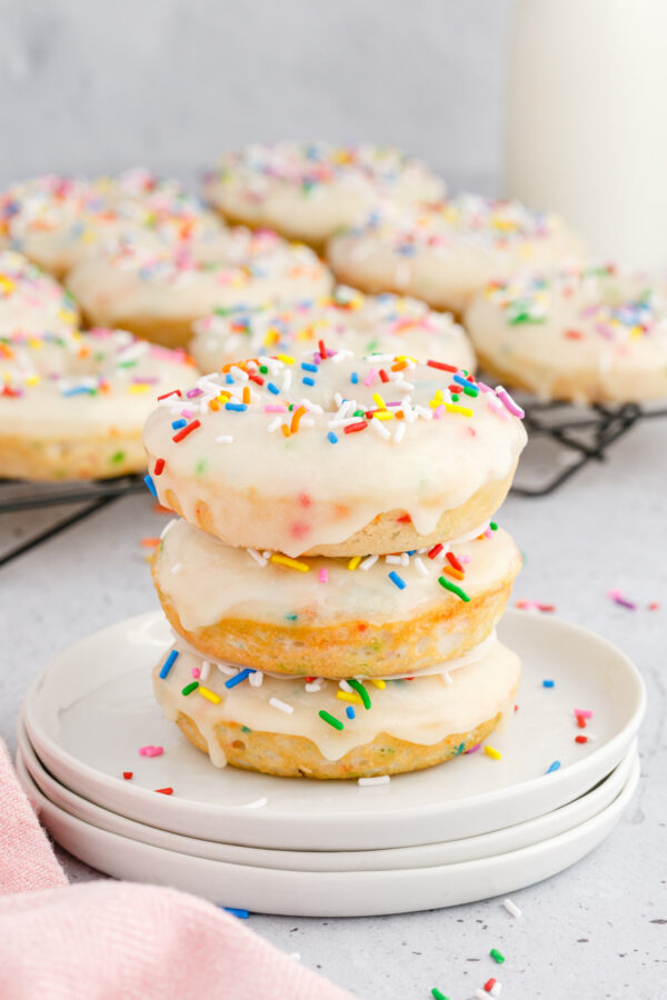 Low Fat Funfetti Cake Mix Donuts (2 ingredient batter) - Oh Snap Macros