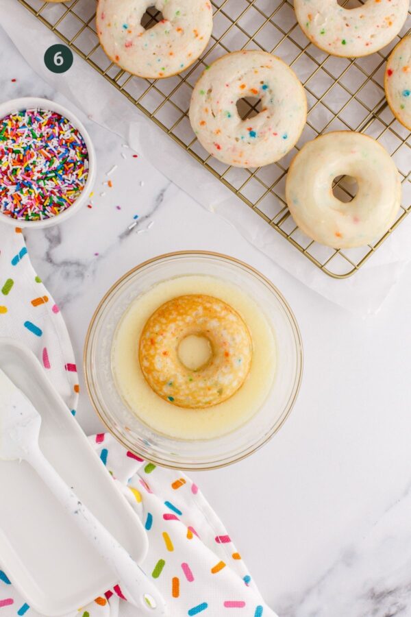 Low Fat Funfetti Cake Mix Donuts (2 ingredient batter) - Oh Snap Macros
